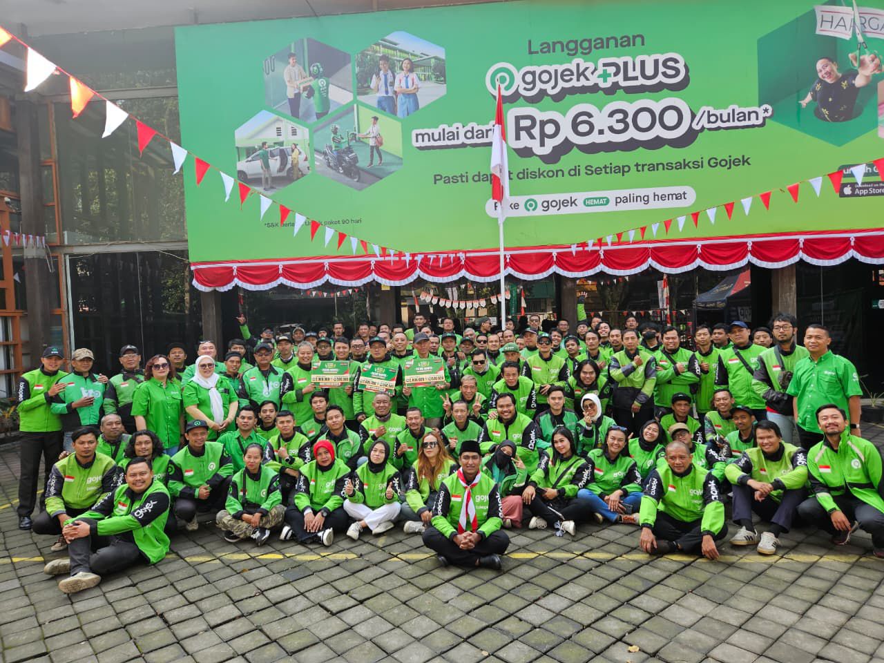 Gojek Bandung Gelar Upacara Bendera Peringatan HUT RI ke-80, Sekaligus ...